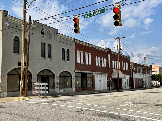 Wide streets and friendly intersections make every drive feel like a Sunday cruise.