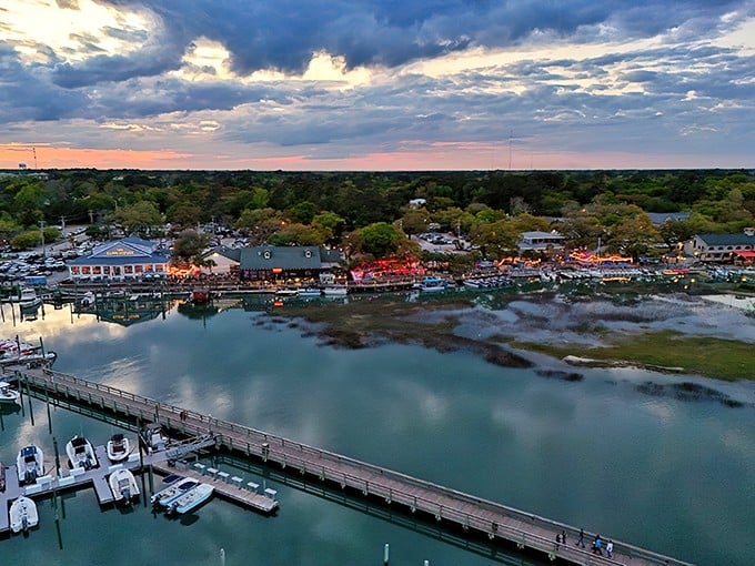 Waterfront dining in Murrells Inlet offers the perfect blend of fresh seafood and breathtaking marsh views.