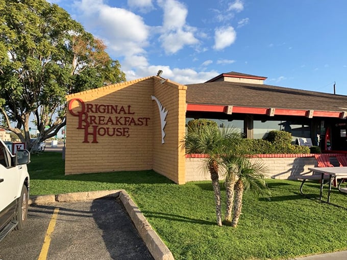 Morning sunshine highlights this unassuming breakfast paradise where locals line up for scratch-made morning feasts worth the wait.