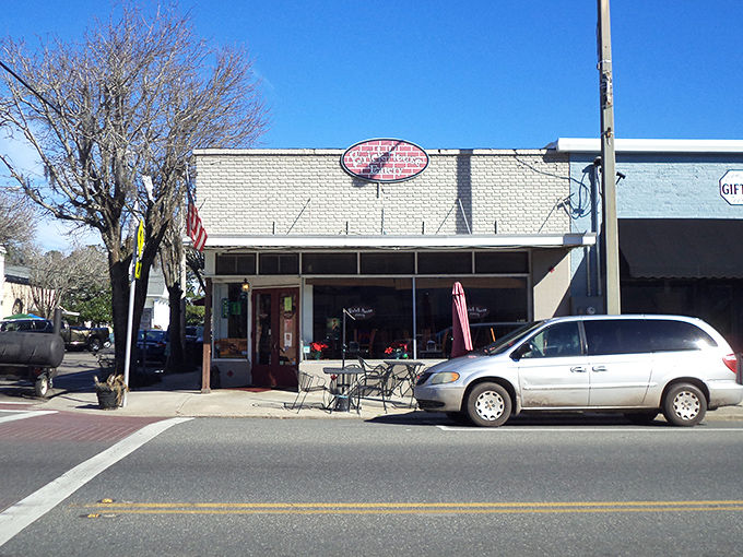 Small-town caf&eacute;s have the best stories. This unassuming eatery probably serves the kind of breakfast that makes you forget about your diet resolutions.