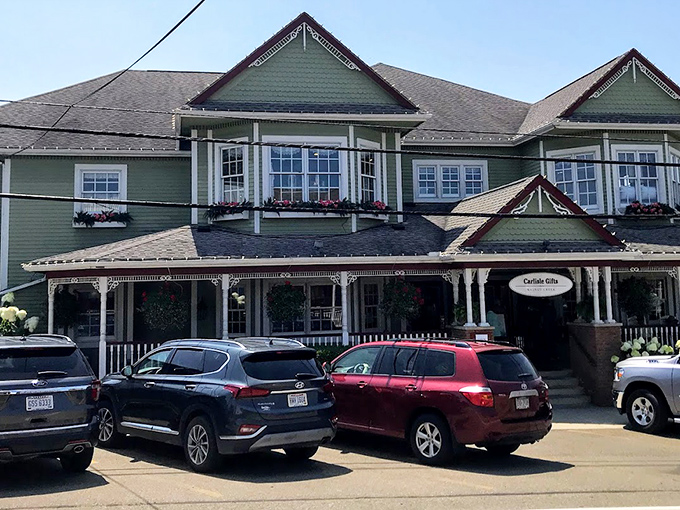 Carlisle Gifts offers the perfect between-meal shopping therapy—because even your home deserves Amish Country souvenirs.