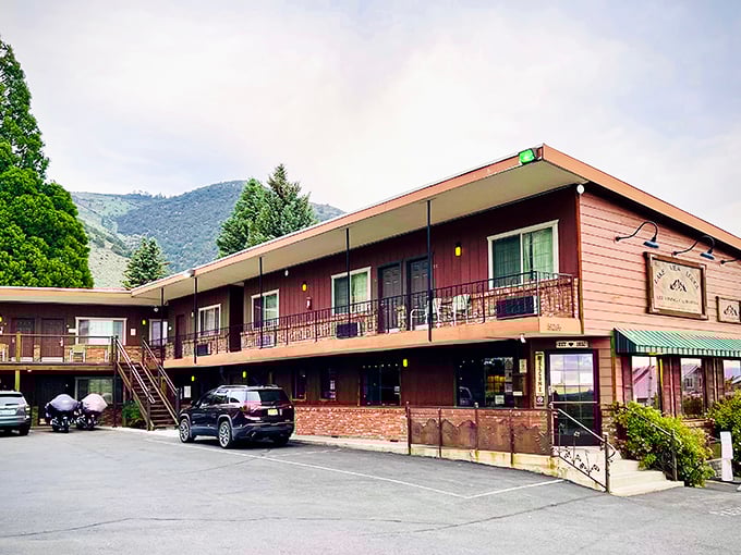 Lake View Lodge offers that classic mountain motel experience where the Wi-Fi might be questionable, but the scenery never disappoints.