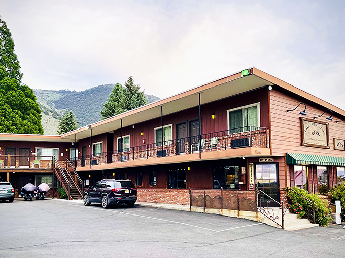 Lake View Lodge offers that classic mountain motel experience where the Wi-Fi might be questionable, but the scenery never disappoints.