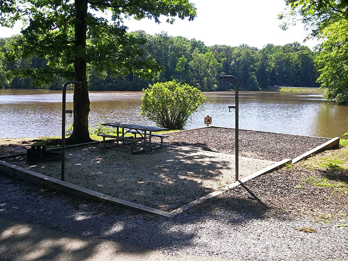 Lakeside lunch with a million-dollar view: this simple picnic area offers dining ambiance that no five-star restaurant could ever match.