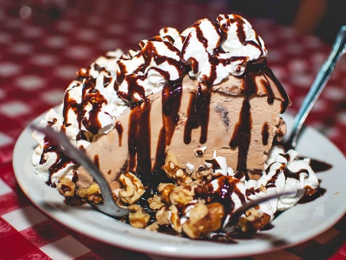 When a mud pie looks like this, you suddenly understand why kids find playing in dirt so appealing. Chocolate therapy at its finest.