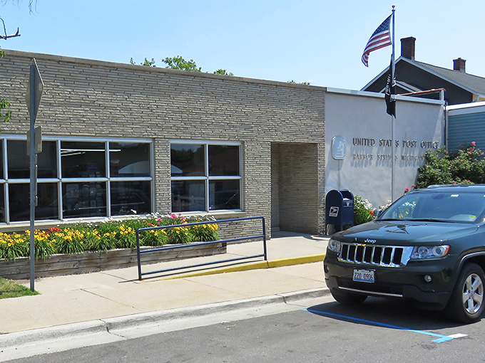 Even the post office looks like it belongs in a Norman Rockwell painting&mdash;complete with flower beds that seem to say "your bills look prettier here."