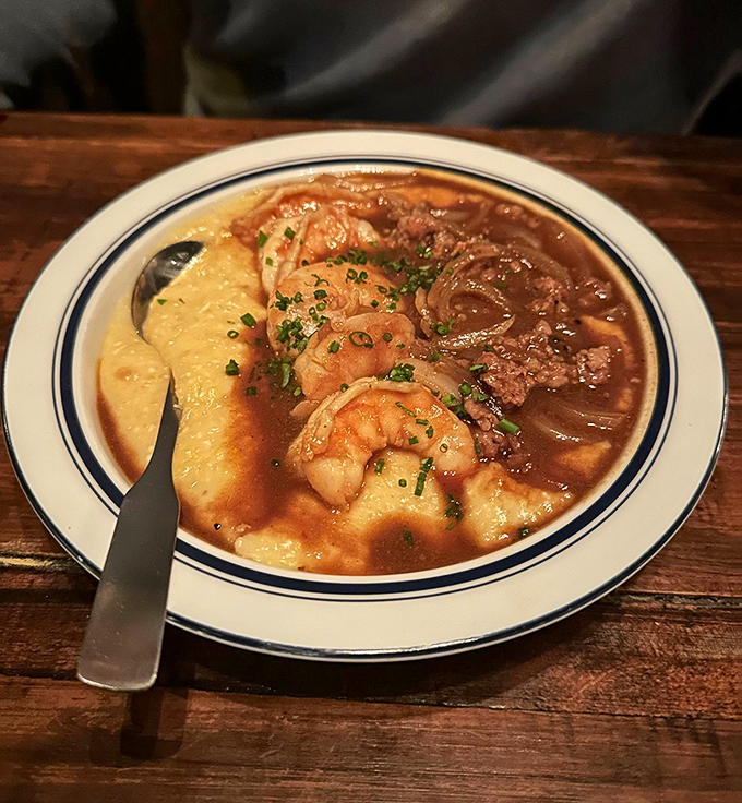 Shrimp and grits that would make a Southerner nod in approval&mdash;comfort food that hugs you from the inside out.
