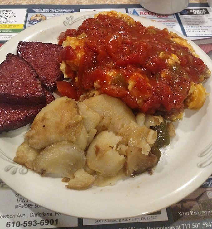 The famous stewed tomatoes in their full glory, alongside potatoes and ham. This is what people drive across state lines for.