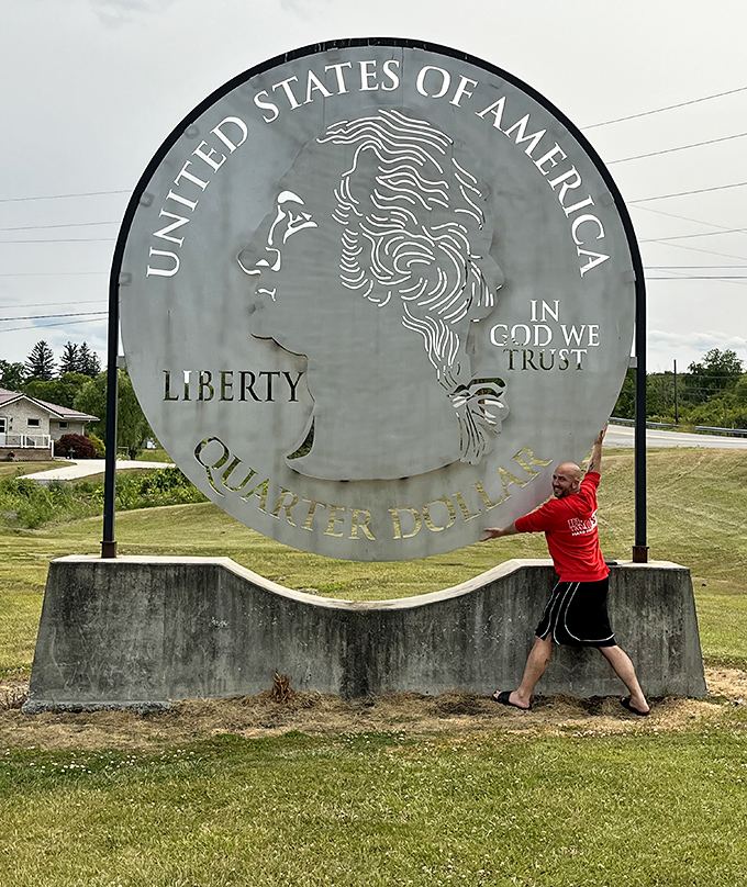 Nothing says "I love America" quite like giving our founding father's profile a proper bear hug.