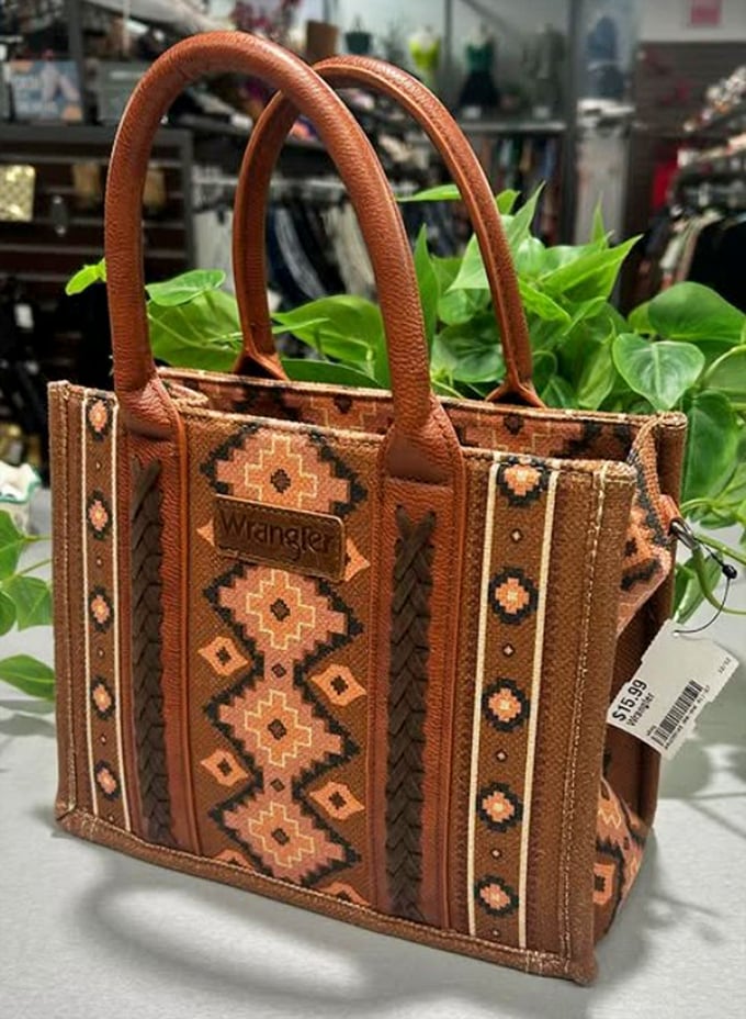 A Wrangler tote that looks like it should be accompanying you to Santa Fe, not sitting on a shelf in Pennsylvania. Southwestern style without the airfare.