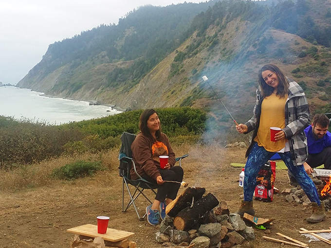 Campfire cooking with a million-dollar view. No reservation app needed, just the willingness to brave a few dirt roads to reach paradise.