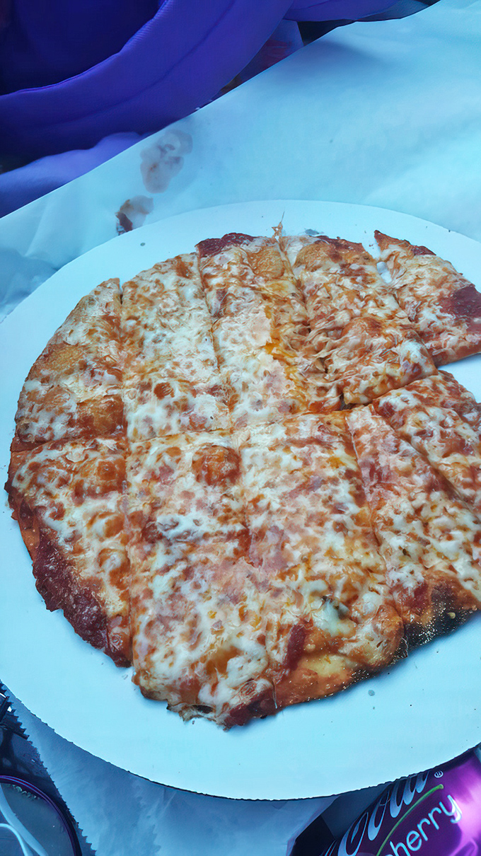 Simplicity sings in this cheese pizza. Like a great Sinatra ballad, it proves that sometimes the classics need no embellishment.