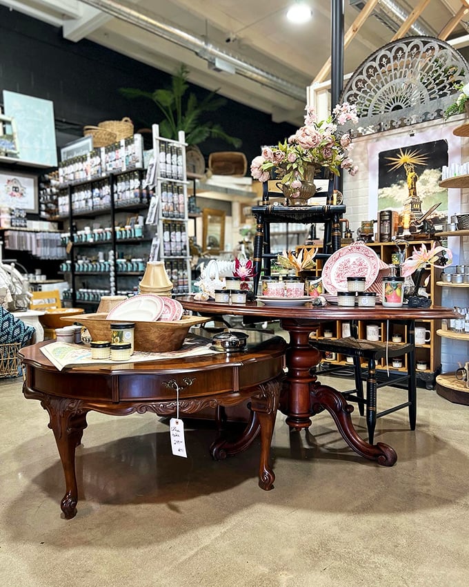 Fine china meets rustic wood in this display that would make Martha Stewart swoon. Every table tells a different design story.