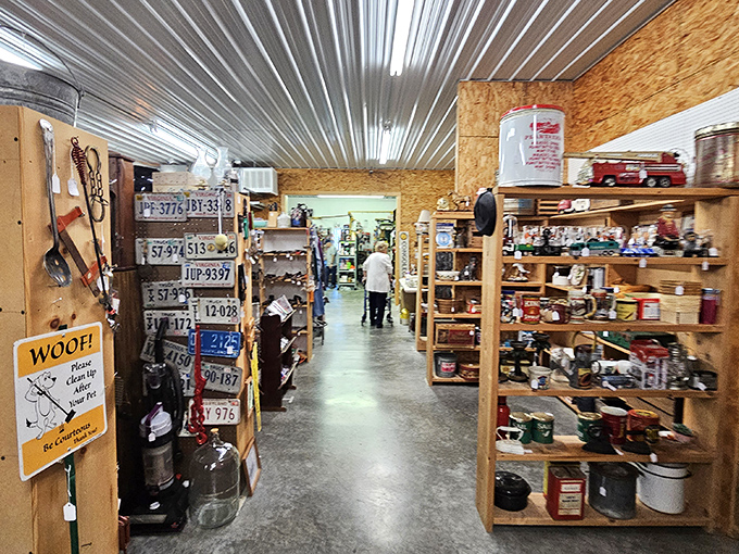 The true flea market experience: narrow aisles that somehow expand into endless possibilities as you wander deeper into the labyrinth.