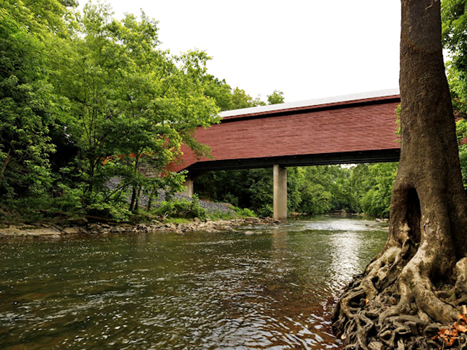 From riverside, the bridge appears to float above the water. Mother Nature couldn't have designed a more perfect frame herself.