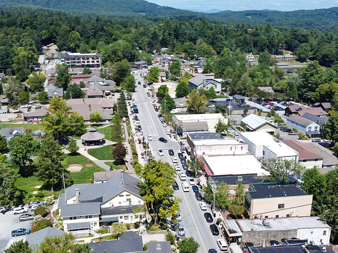 Blowing Rock's downtown looks like it was designed by someone who really understands the meaning of "charming mountain getaway."
