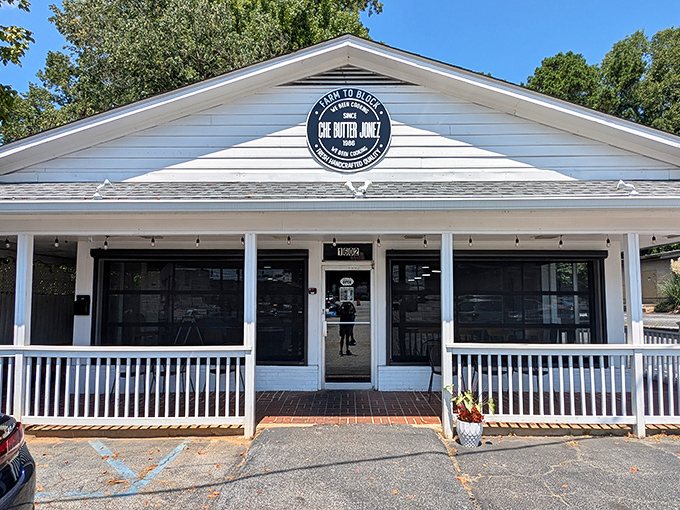CHE BUTTER JONEZ's unassuming white cottage hides flavor bombs waiting to explode on your taste buds.