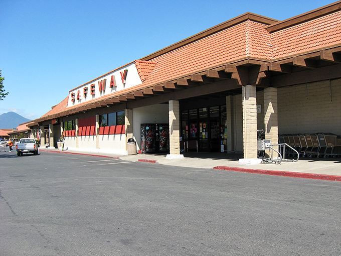 Safeway supermarket offering everyday essentials with convenient parking and easy access for shoppers.