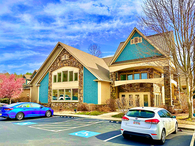 A Touch of Modern in the Mountains – This beautifully designed building in Hiawassee blends rustic stonework with vibrant colors, reflecting the town’s cozy yet contemporary charm.