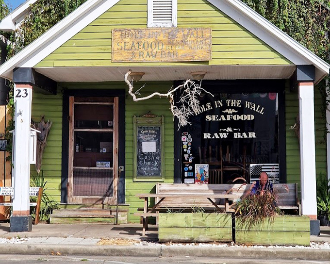 This lime-green cottage might be small, but the seafood flavors inside are anything but subtle.