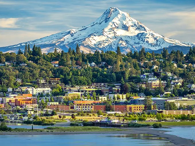 Where river meets mountain&mdash;Hood River's stunning location makes even a simple stroll feel cinematic.
