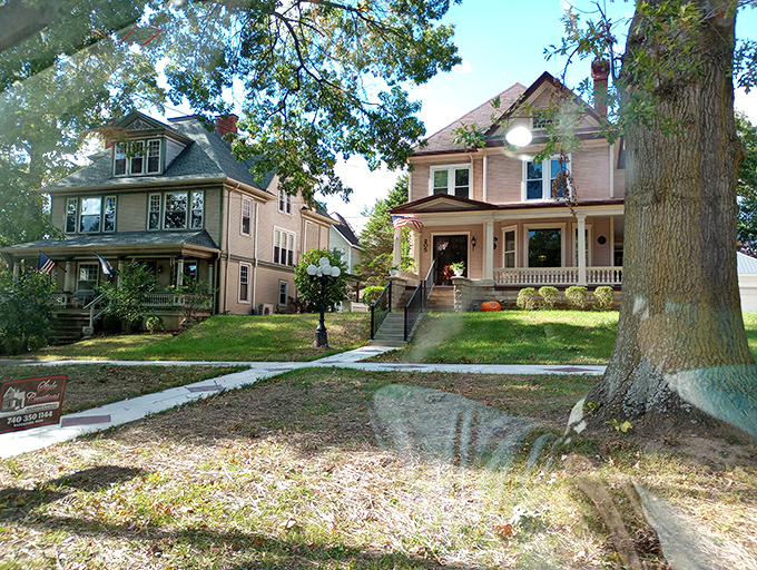 Marietta's historic waterfront district looks like it's waiting for Mark Twain to stroll by. River town magic! 