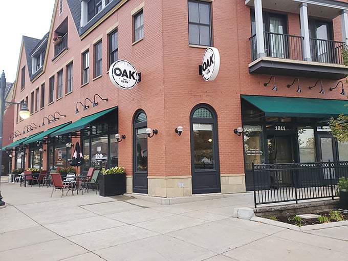 Oak at The Glen brings a touch of sophistication to diner fare&mdash;those outdoor tables have witnessed countless Sunday brunches.