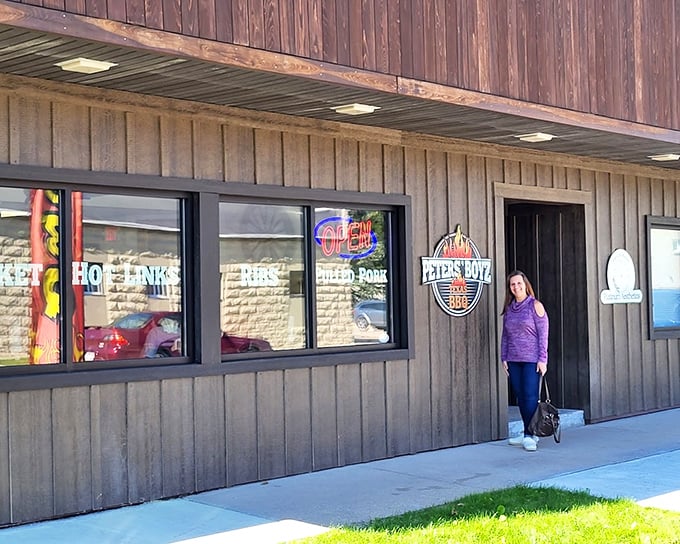 Peters' Boyz brings Texas swagger to Kimberly with a façade that says "we're serious about our smoke."