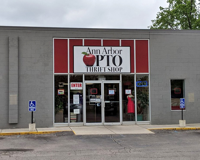 Clean lines and accessible design make this educational fundraising powerhouse welcoming to shoppers of all abilities.