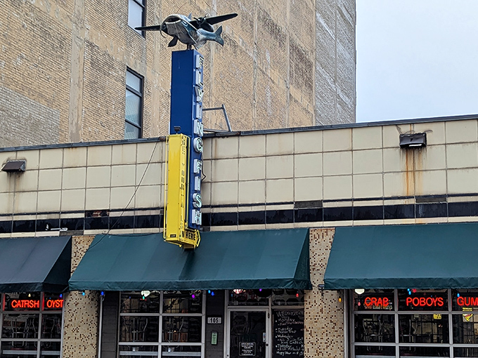 Downtown Memphis magic happens here, where catfish and shrimp are served with a side of urban charm.