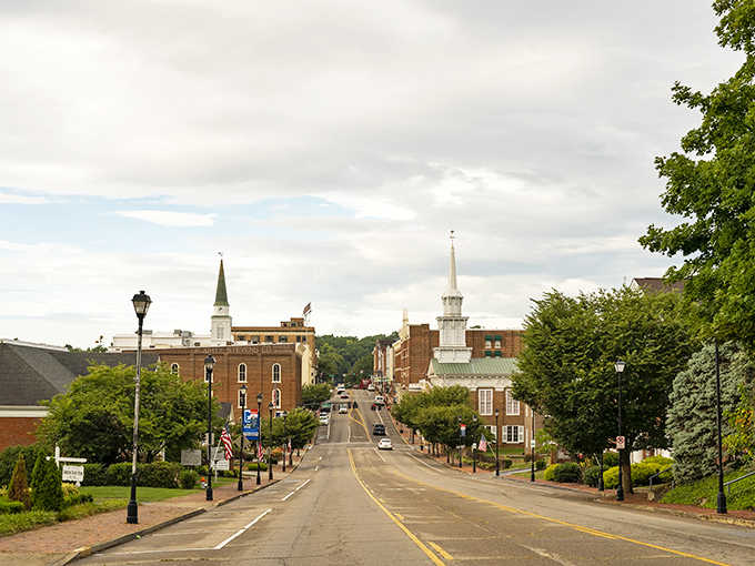 This college building in Greeneville offers a peaceful spot to sit and contemplate. Those benches are practically begging for a good book!