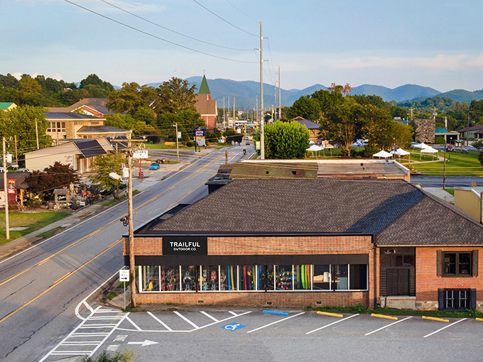 Hiawassee&rsquo;s main street flows straight toward the mountains, where small-town life meets big mountain beauty.