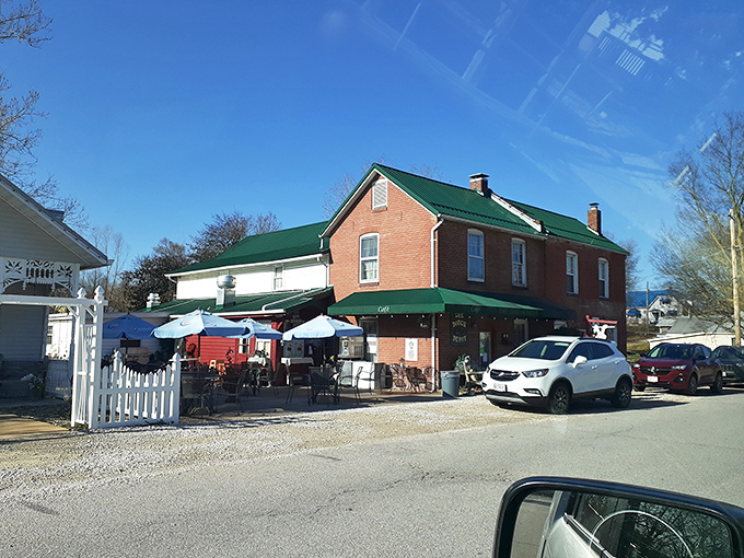 The historic buildings of Kimmswick huddle together like old friends sharing secrets. I'm pretty sure one secret is about that famous apple pie!