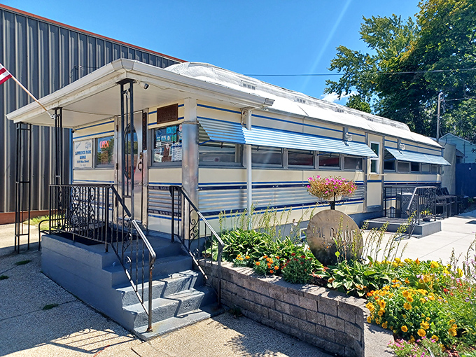 Classic blue and white stripes never go out of style, especially when they house perfect breakfast.