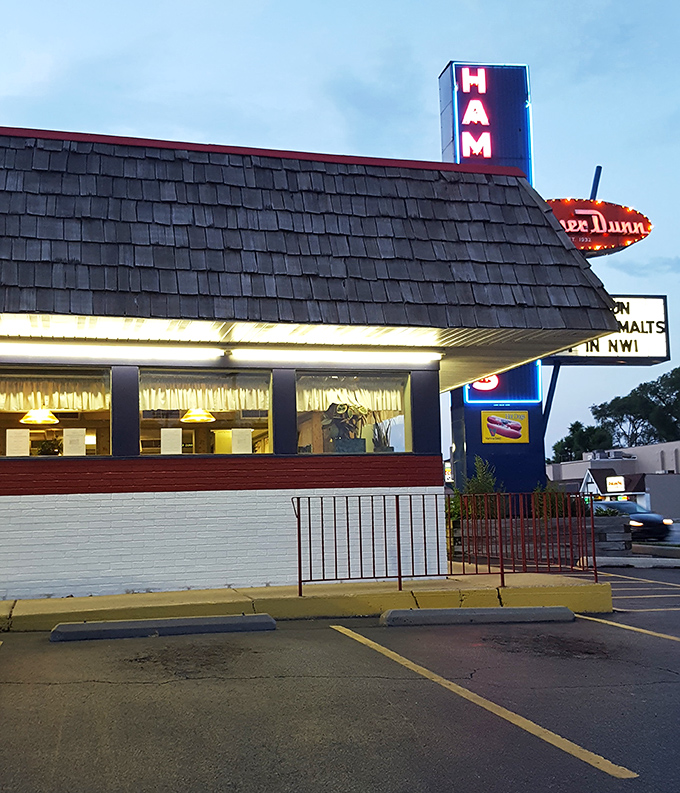 Miner-Dunn's classic diner profile promises a time machine back to when burgers were simple and simply perfect.