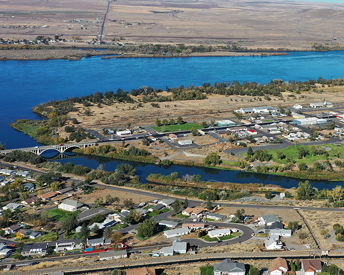 Umatilla's riverside setting offers the kind of expansive views that make morning coffee taste twice as good.