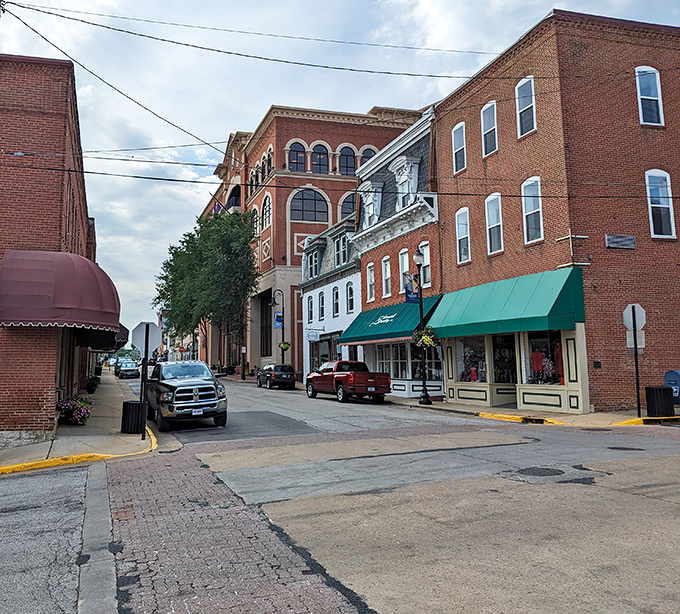 The red brick buildings of downtown Washington offer a warm welcome, like a handshake that turns into a conversation you don't want to end.