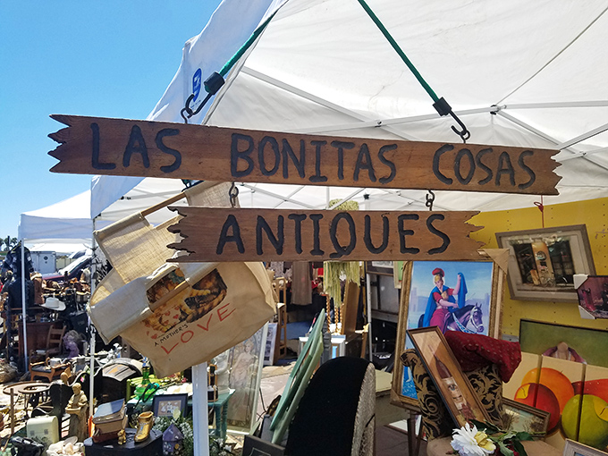 "Las Bonitas Cosas" indeed! This antique booth is where forgotten treasures get their second act in someone else's story.