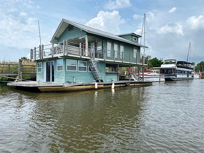 Houseboats along the waterfront offer a glimpse into the ultimate Florida dream &ndash; waking up with water lapping gently beneath your bedroom floor.