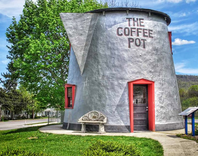 Behold the world's largest coffee pot - because sometimes you need your caffeine fix supersized and roadside.