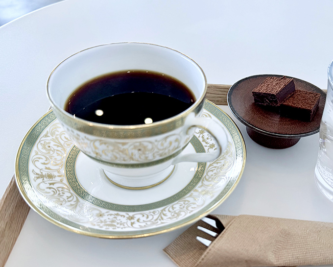 Elegance in a teacup that would make your grandmother proud. That chocolate square isn't a garnish&mdash;it's a companion for your journey.