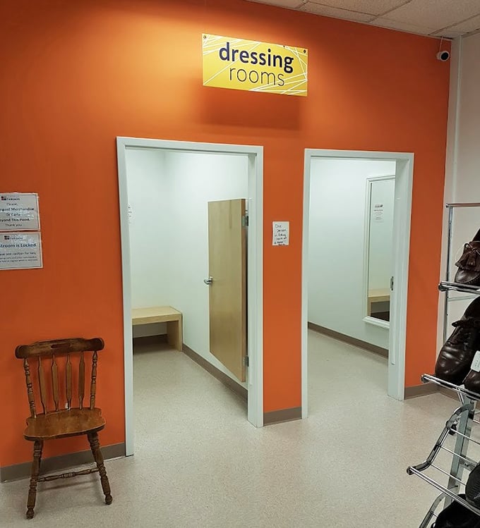 Spacious dressing rooms with bright lighting and ample seating&mdash;because finding secondhand gold deserves proper try-on conditions.