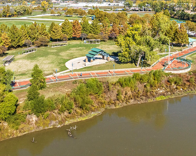 The riverfront park offers that million-dollar view without the hefty price tag &ndash; Mother Nature's finest work displayed along the Missouri River.