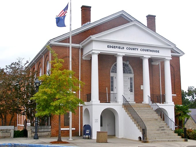 The Edgefield County Courthouse stands proud with its columned entrance and brick fa&ccedil;ade&mdash;justice with a side of architectural splendor.