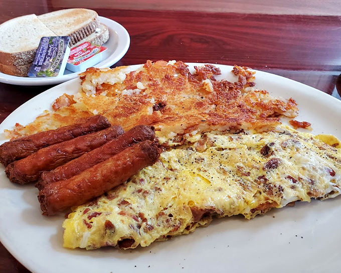 Breakfast's unsung hero deserves a standing ovation. Golden hash browns and a perfectly folded omelet &ndash; the dynamic duo of diner mornings.