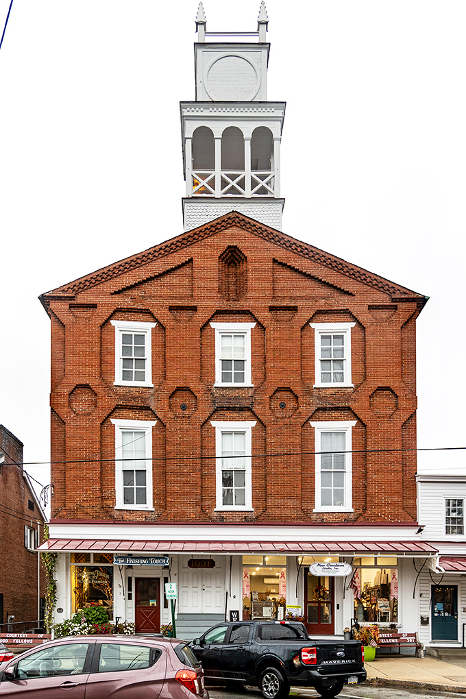 This pristine farmhouse emerges from a sea of green like a postcard you'd send to make city-dwelling friends properly jealous.