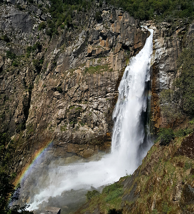 Mother Nature showing off with this waterfall, casually tossing in a rainbow like a chef adding that perfect finishing touch to a masterpiece.