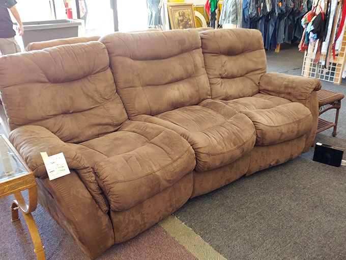 The perfect throne for your next Netflix marathon. This reclining sofa has stories to tell, but thankfully, it's keeping them to itself.
