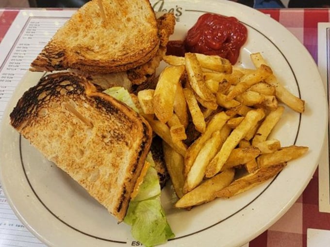 The sandwich that launched a thousand napkins. Perfectly toasted bread giving way to that ideal balance of crunch and melt-in-your-mouth goodness.