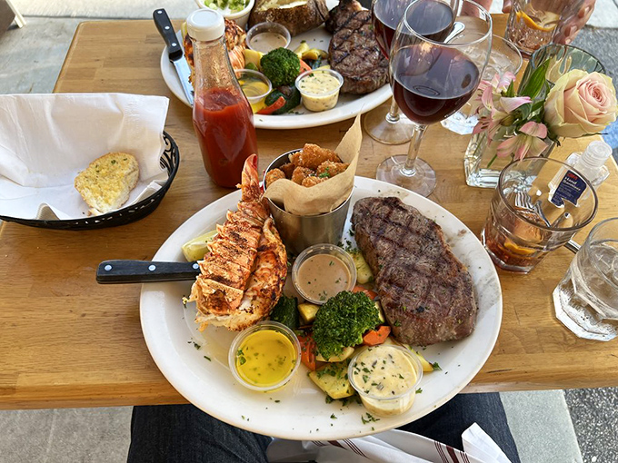 Surf and turf that doesn't need a white tablecloth to impress&mdash;just your undivided attention and an empty stomach. 